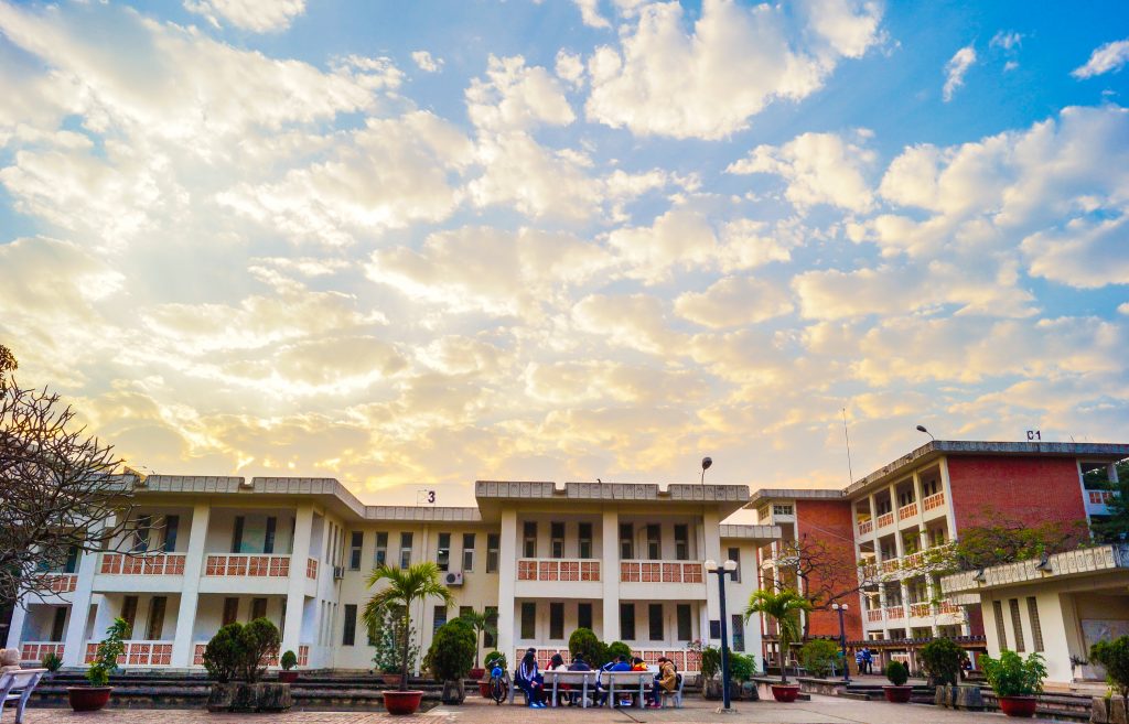 A whole beautiful world inside ULIS – University of Languages and ...