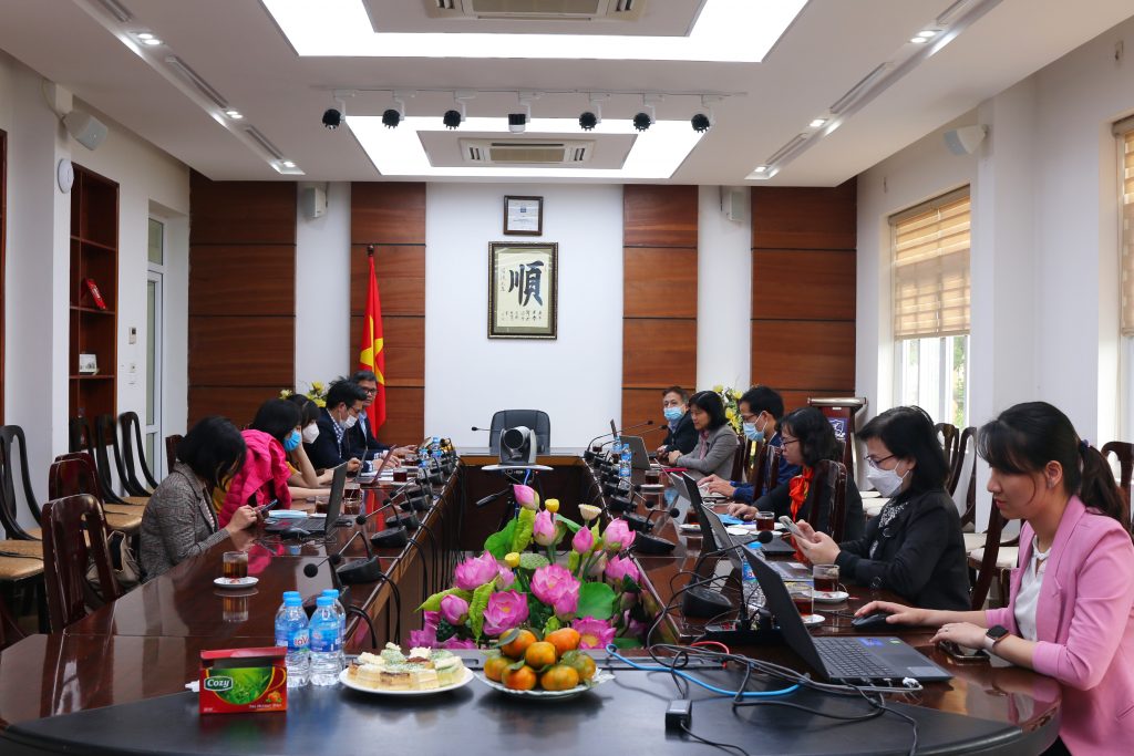 Sharing experience on international publication for ULIS staff ...