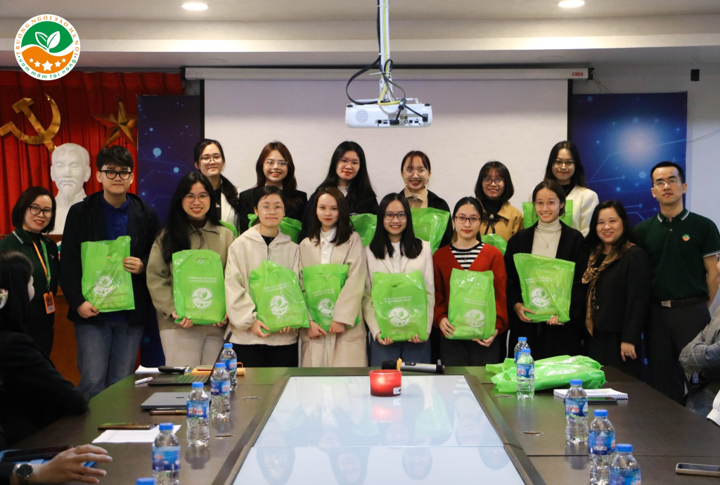 24 ULIS students intern at Hanoi Star Education System – University of ...
