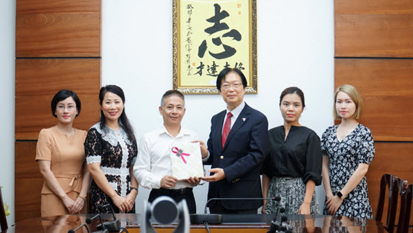 Meeting with representatives of Sumitomo Foundation, Japan – University of Languages and ...