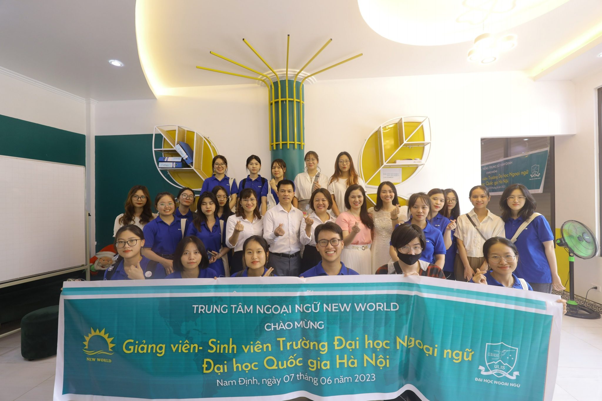 ULIS students visit New World Language Center – University of Languages ...