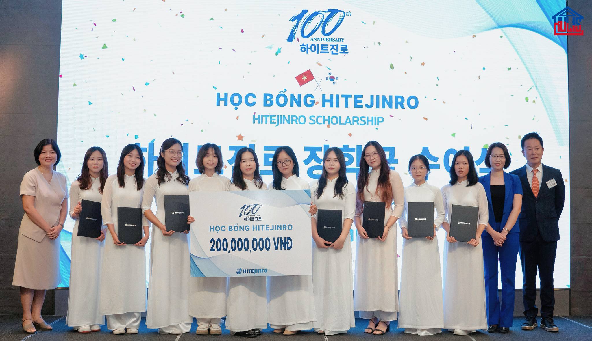 20 ULIS students receive Hitejinro scholarships in 2024 – University of Languages and ...