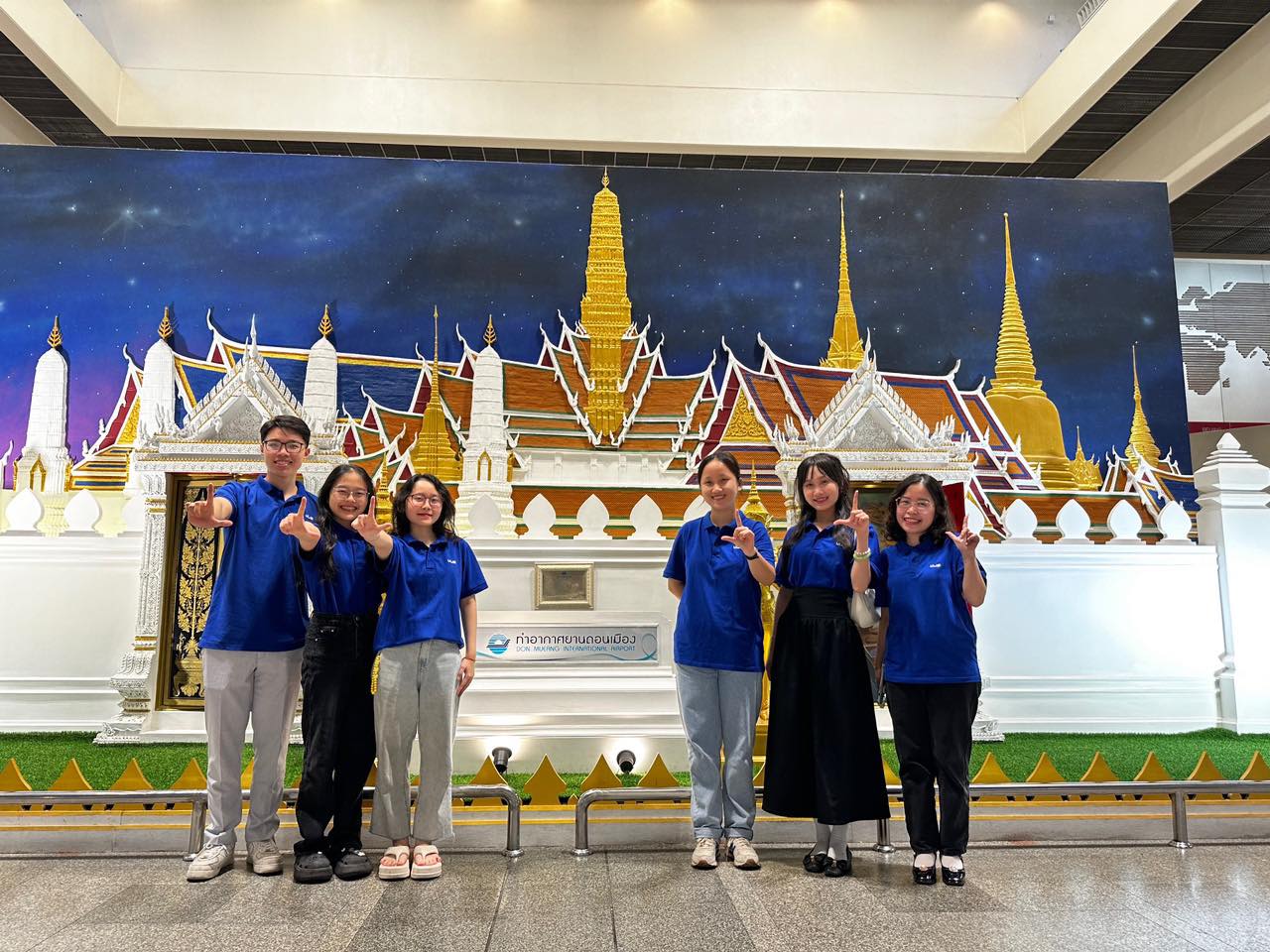 ULIS students study short-term exchange in Thailand – University of Languages and International ...