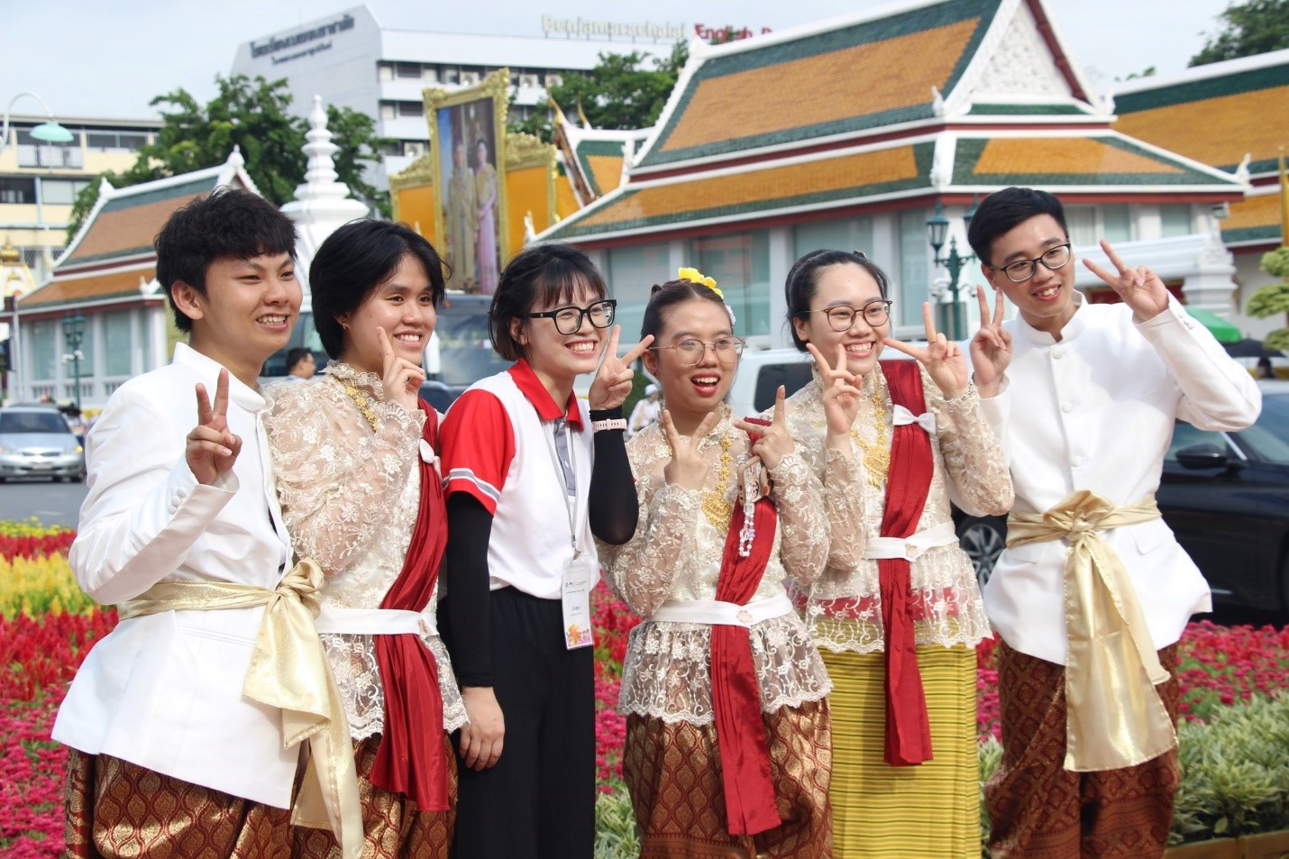 5 ULIS students study and experience for 1 month at Srinakharinwirot University, Thailand ...