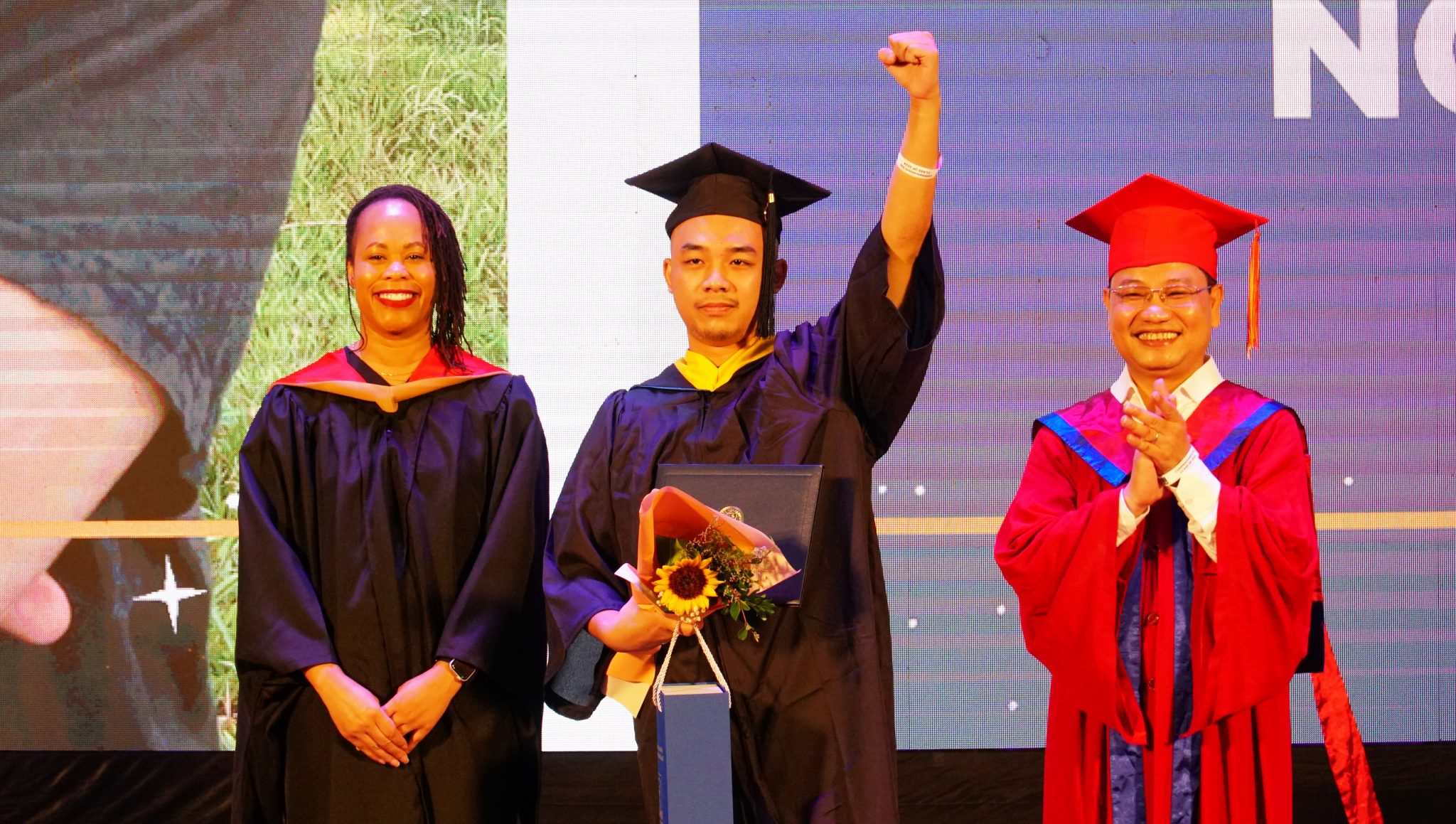 Commencement for students majoring in Economics – Finance QH.2020 ...